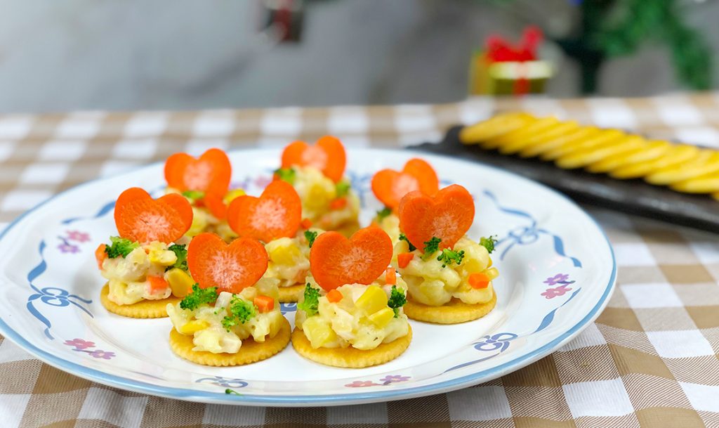 Christmas steamed chicken potato mashed cracker - THAI NIPPON FOODS CO ...
